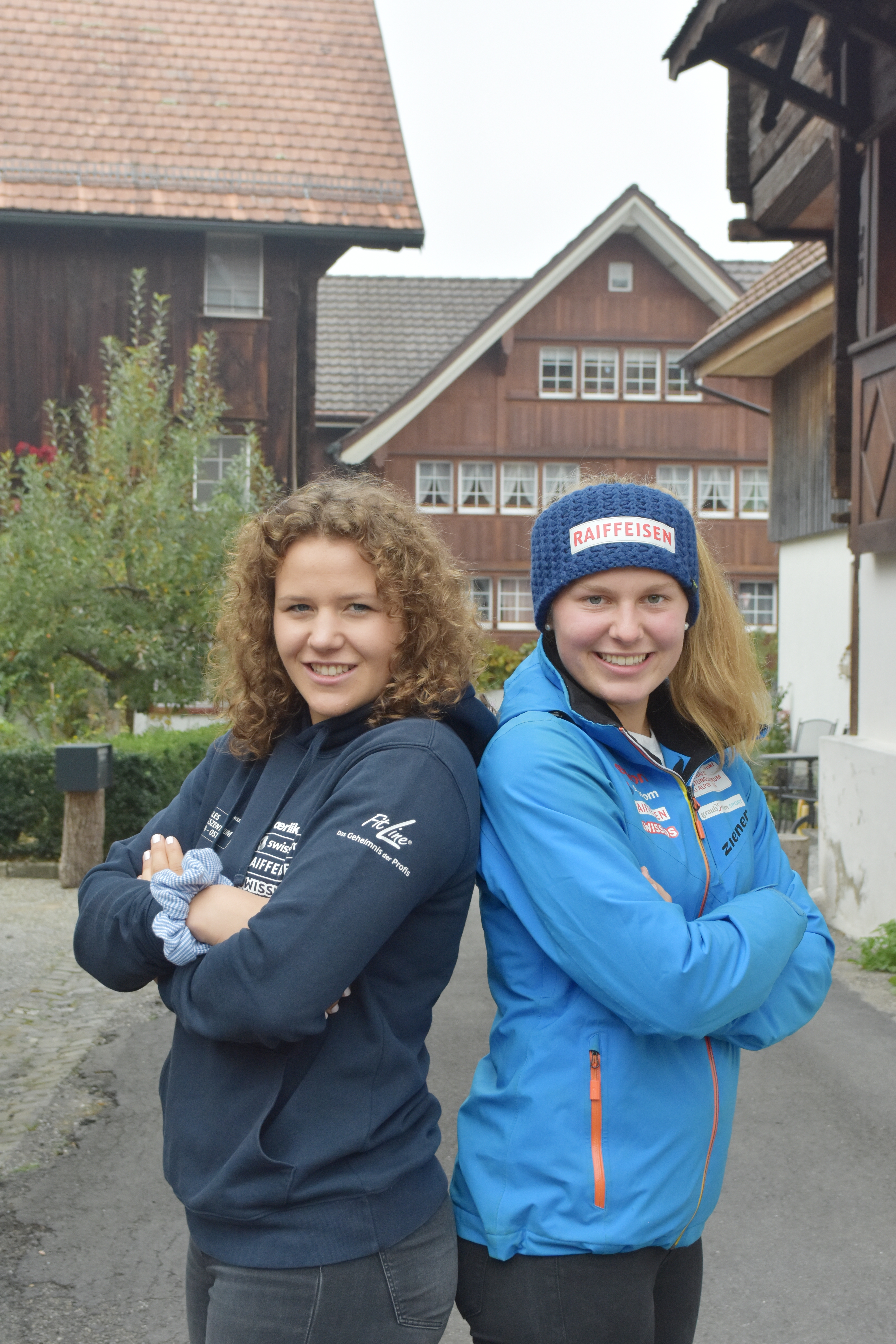 Die Skirennfahrerinnen Sarah Zoller und Aline Höpli wollen in der neuen ...