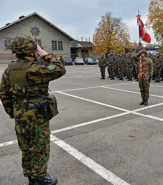 Stramm stehen bis zum Umfallen
