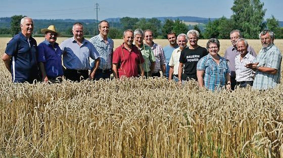 Neue Strassen spalten die Bauern