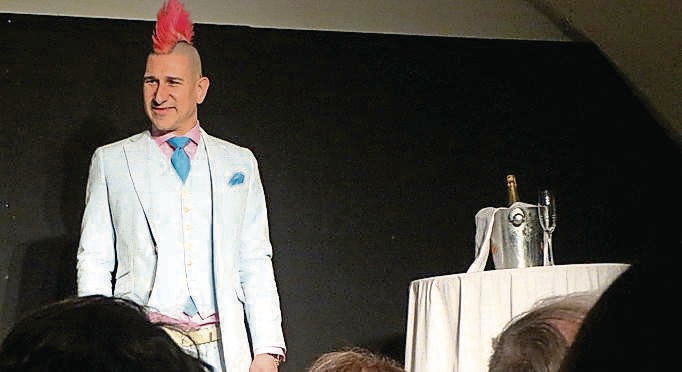 Andreas Thiel auf grosser Bühne im kleinen Dorf