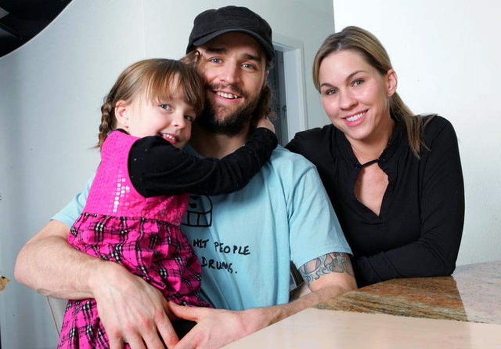 JOSH HOLDEN: Ansteckendes Lächeln und Samson-Locken