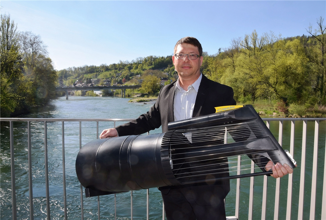 Neuartiges Kraftwerk: 6 Bojen in der Aare liefern Strom für 425 Haushalte