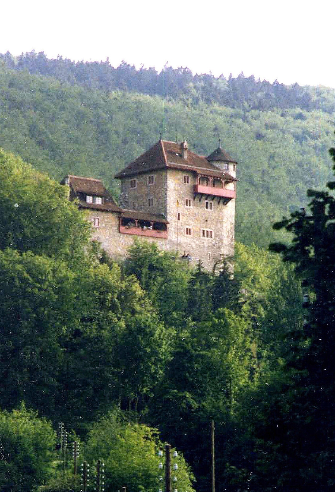 Kanton finanziert die Jugendherberge auf Burg Rotberg mit