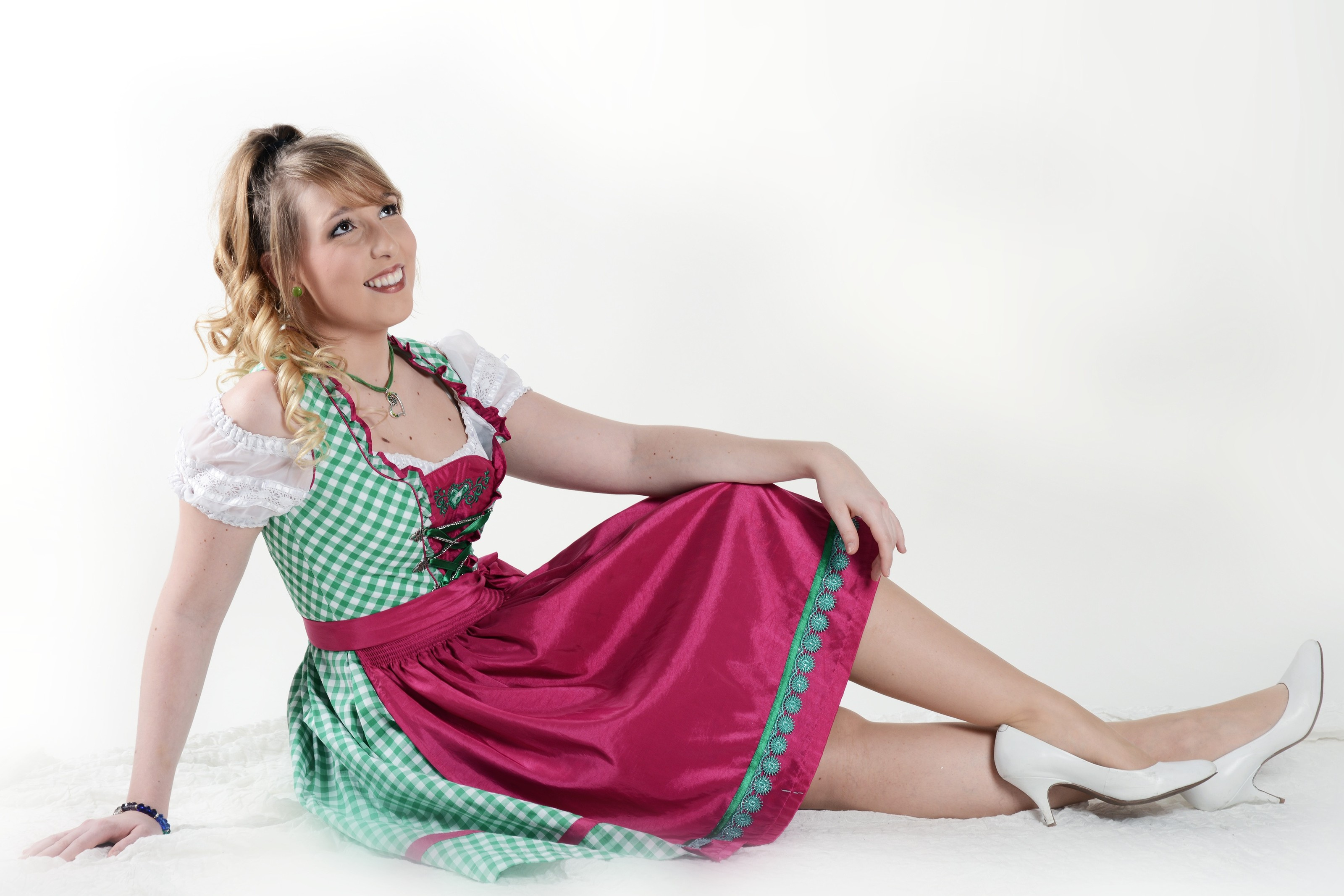 «Mit der Gondelbahn auf den Gipfel fahr'n»: Michelle Ryser besingt den ...