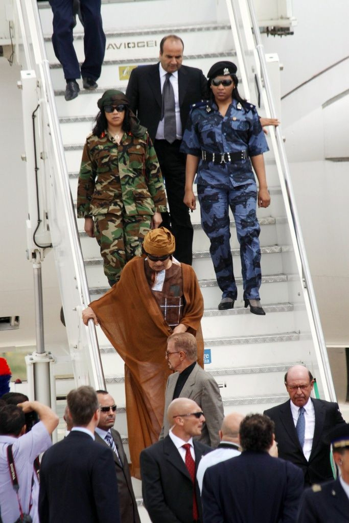 Leibwächter, 30 Pferde und 200 Schönheiten für Gaddafi