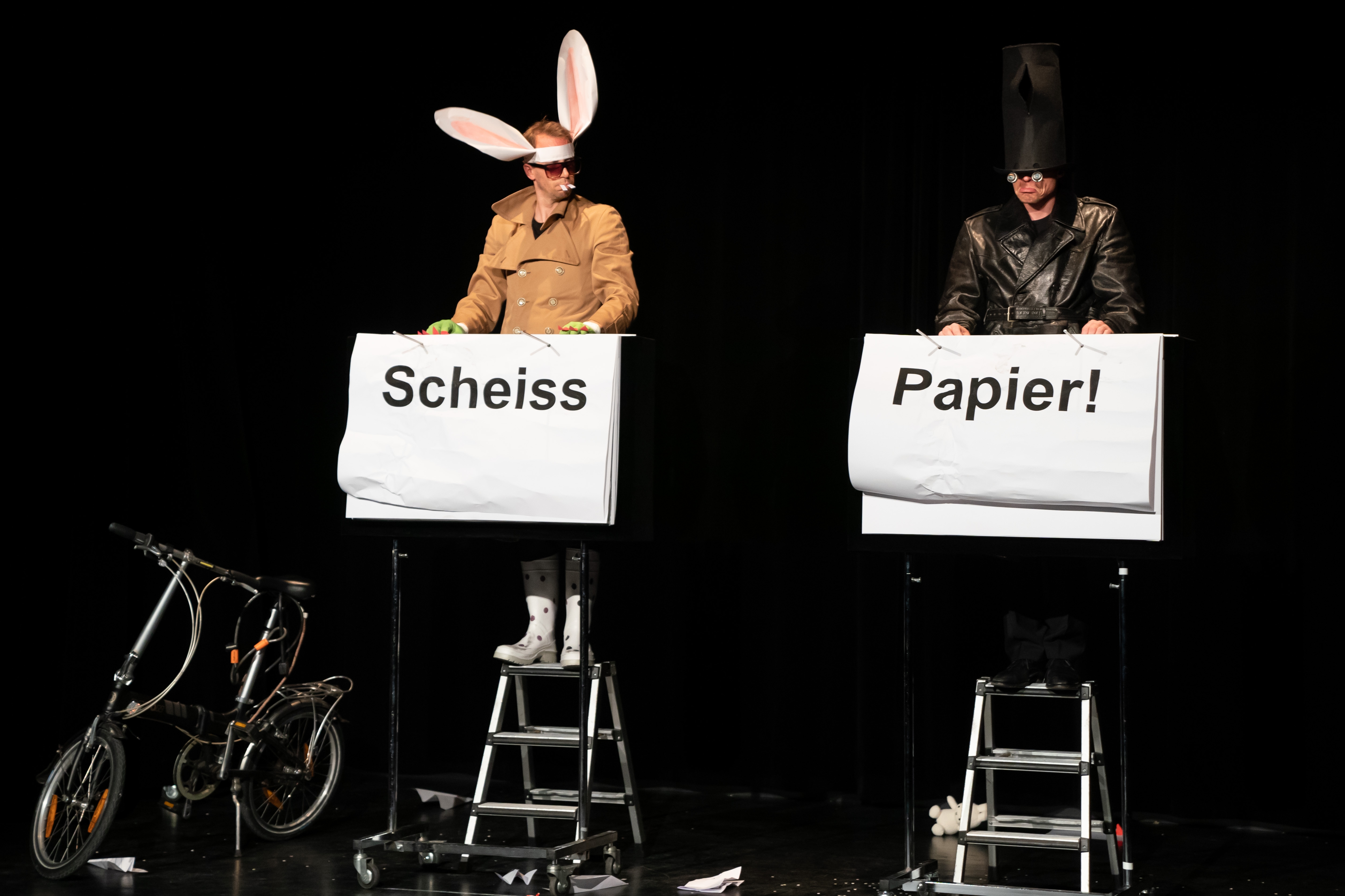 Nach der Öffnung folgt der Premierenkick: Ohne Rolf kehren erstmals ...