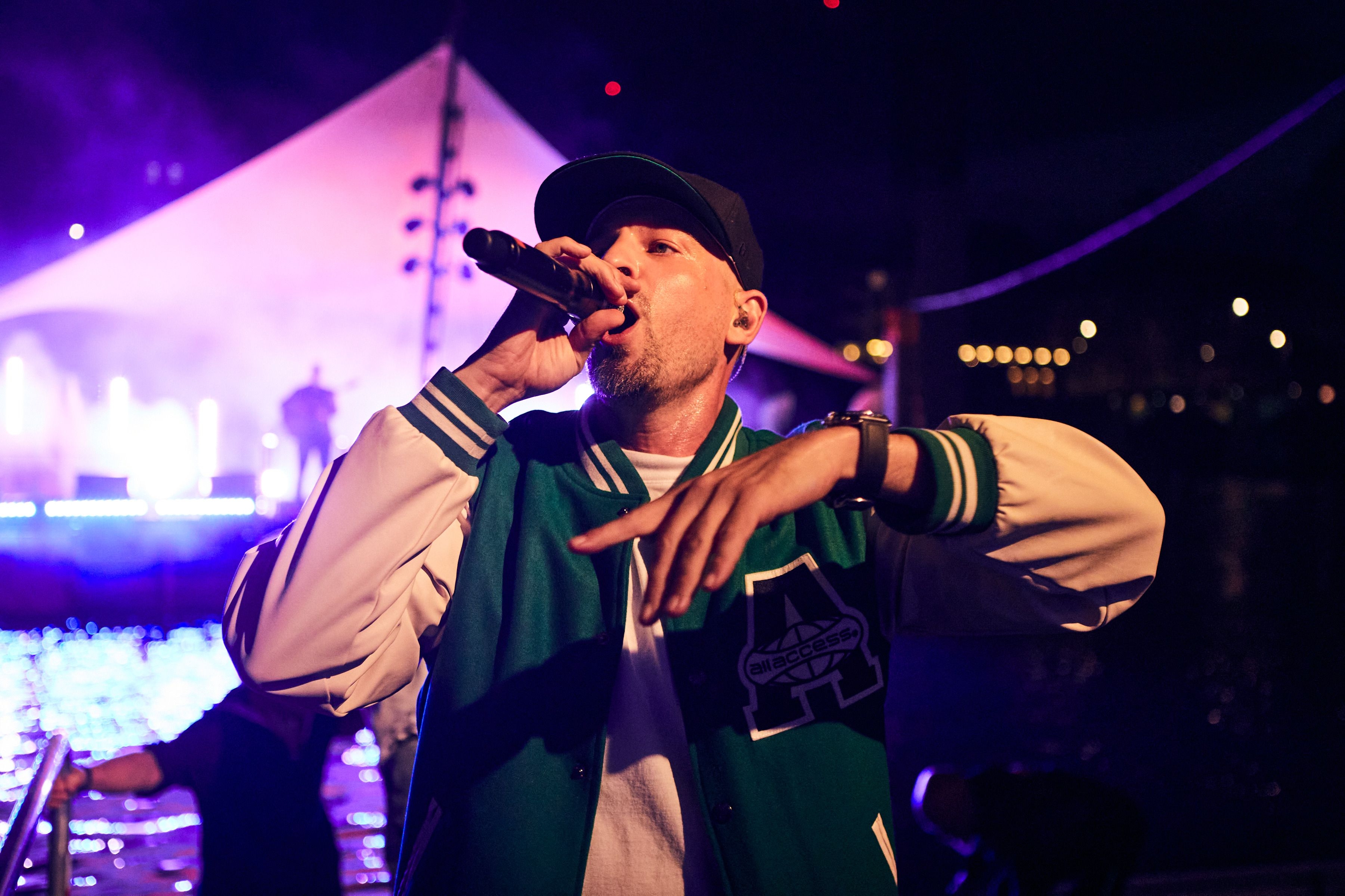 Basel: Rapper Stress gab auf dem Floss ein abgeklärtes Konzert