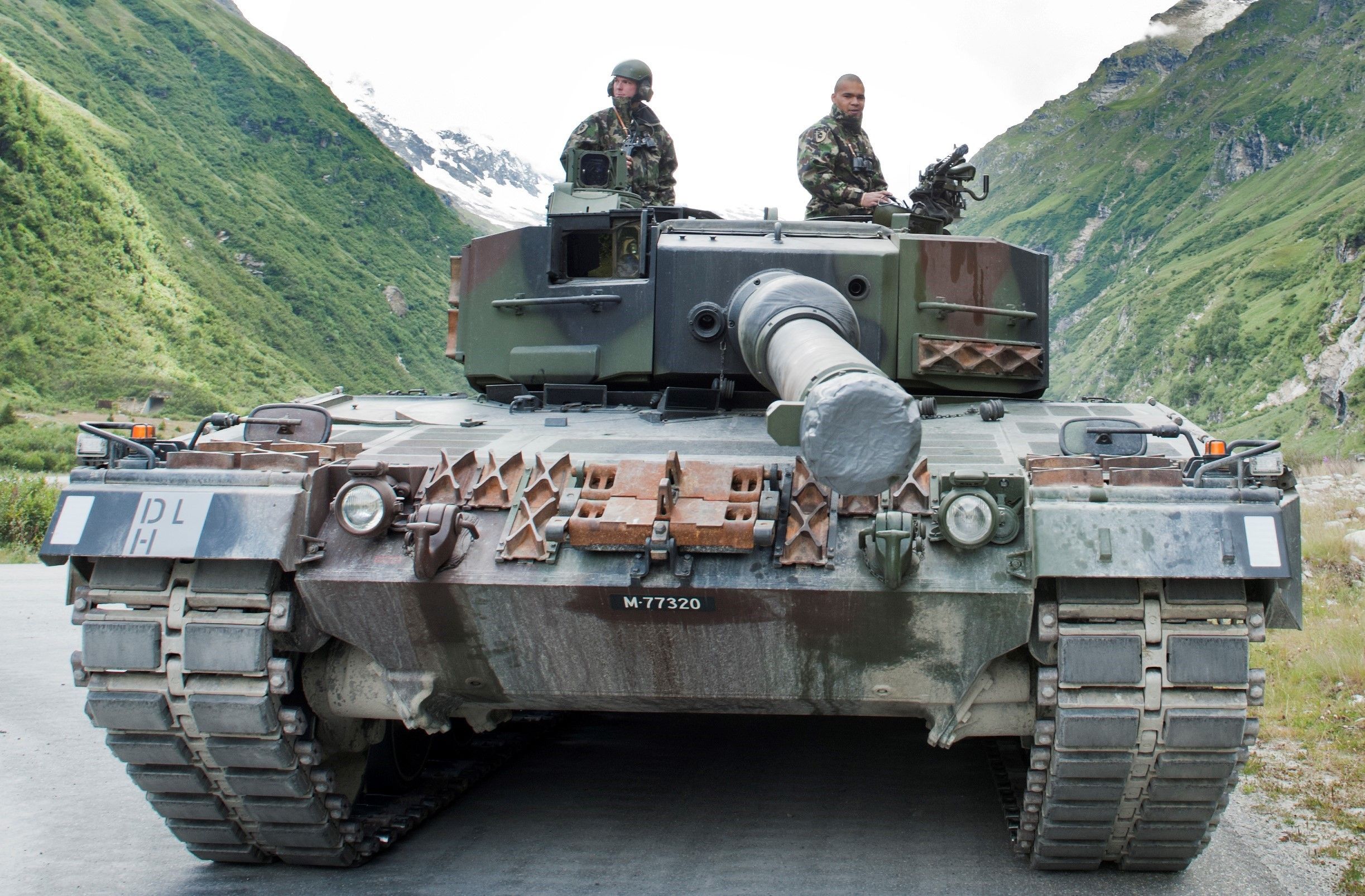 Pfaffnau: Wenn der Leopard-Panzer Slalom fährt