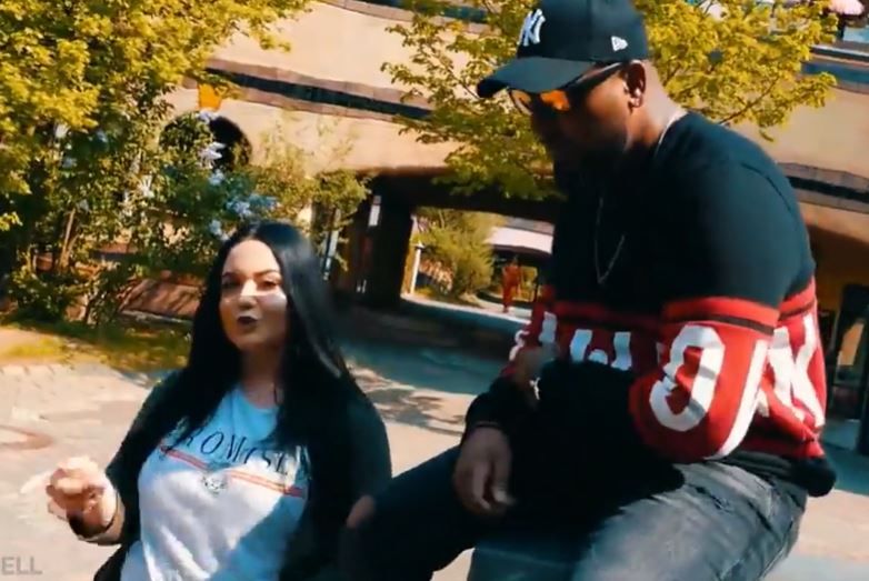 Rapper aus dem Aargau lässt Videos in Gebärdensprache übersetzen