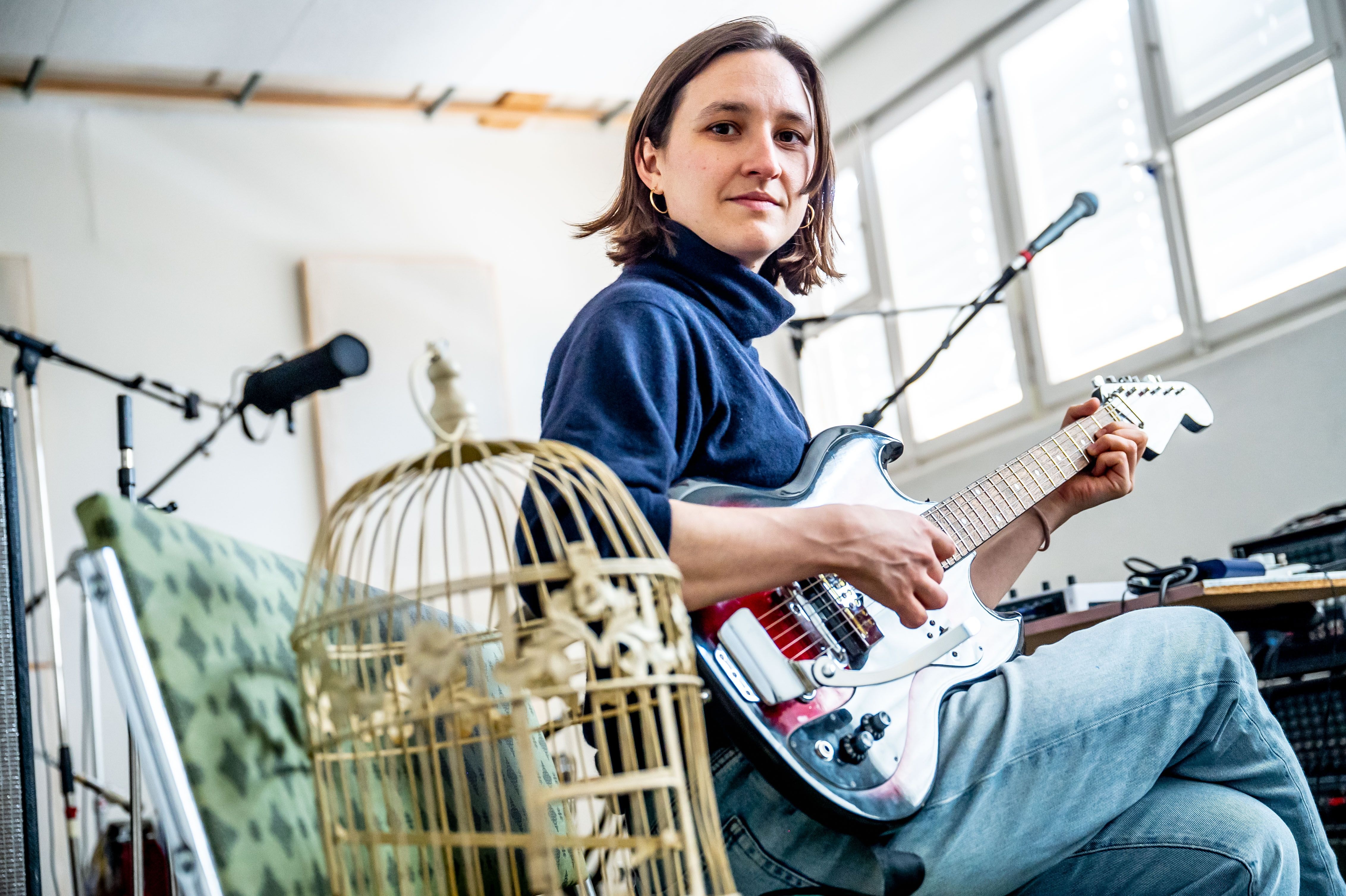 Die Luzernerin Lea Mathis macht als Pet Owner verschrobenen Pop