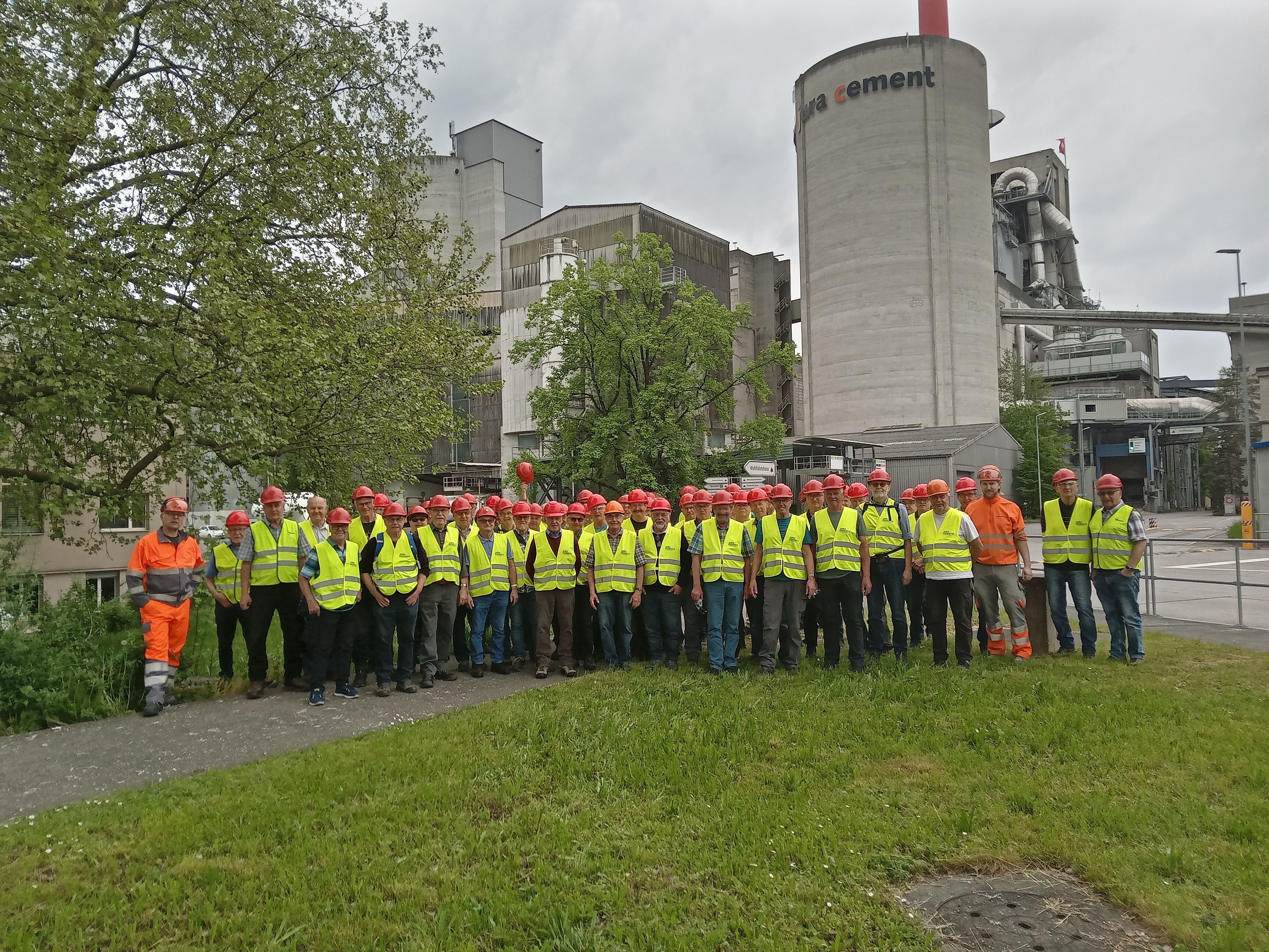 Seoner Männerstamm besichtigt die Jura-Cement-Fabrik in Wildegg