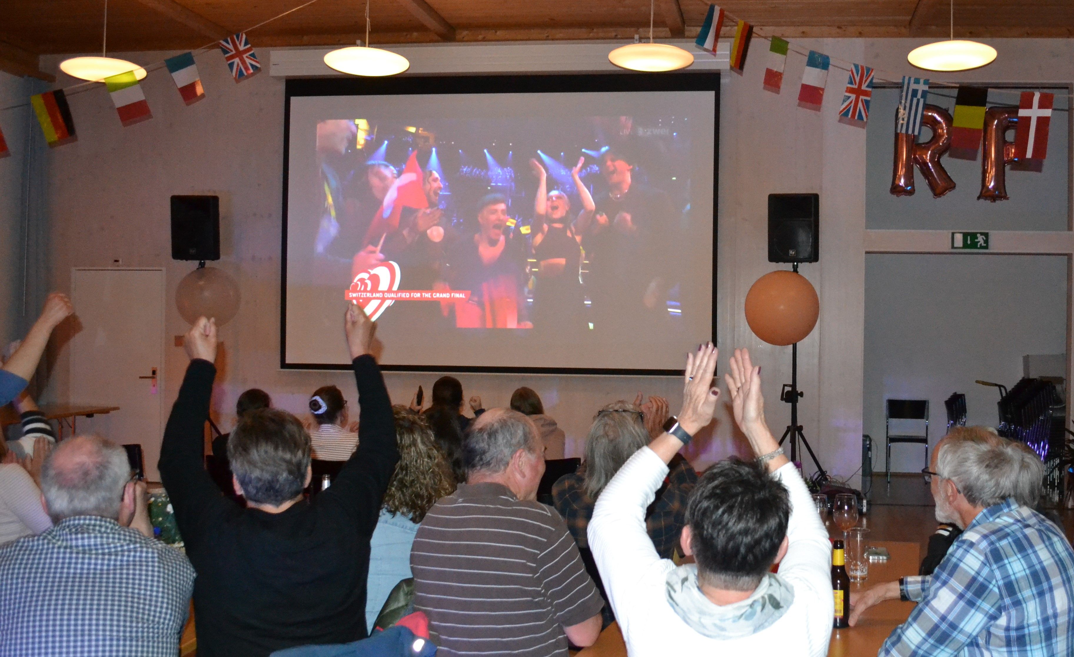 Remo Forrer am ESC: So feiert Hemberg beim Public Viewing