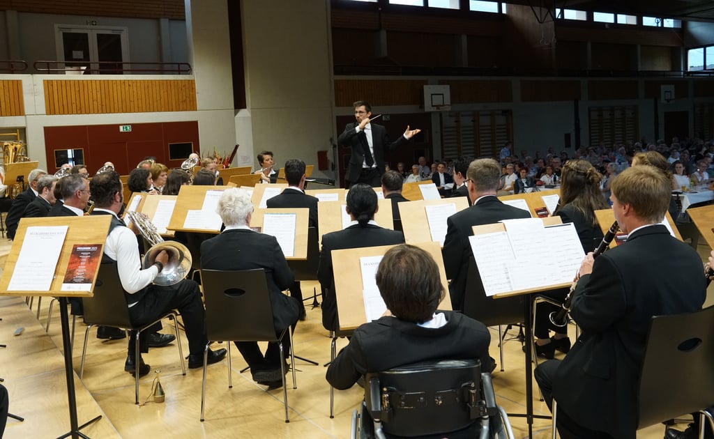 Erfrischendes Programm mit jungem Dirigenten