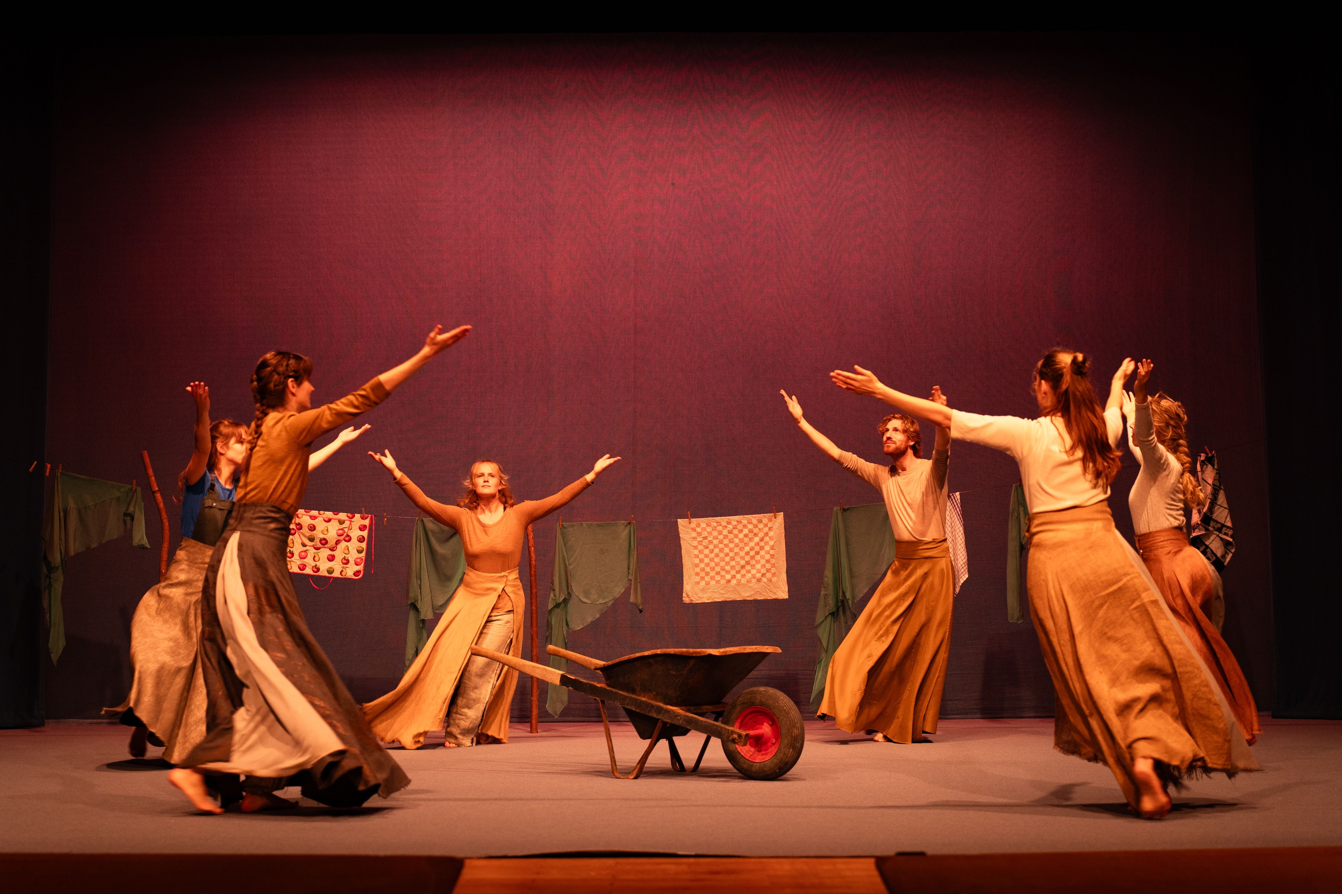 Eurythmie-Festival lehrt die Wissenschaft des Namenstanzens