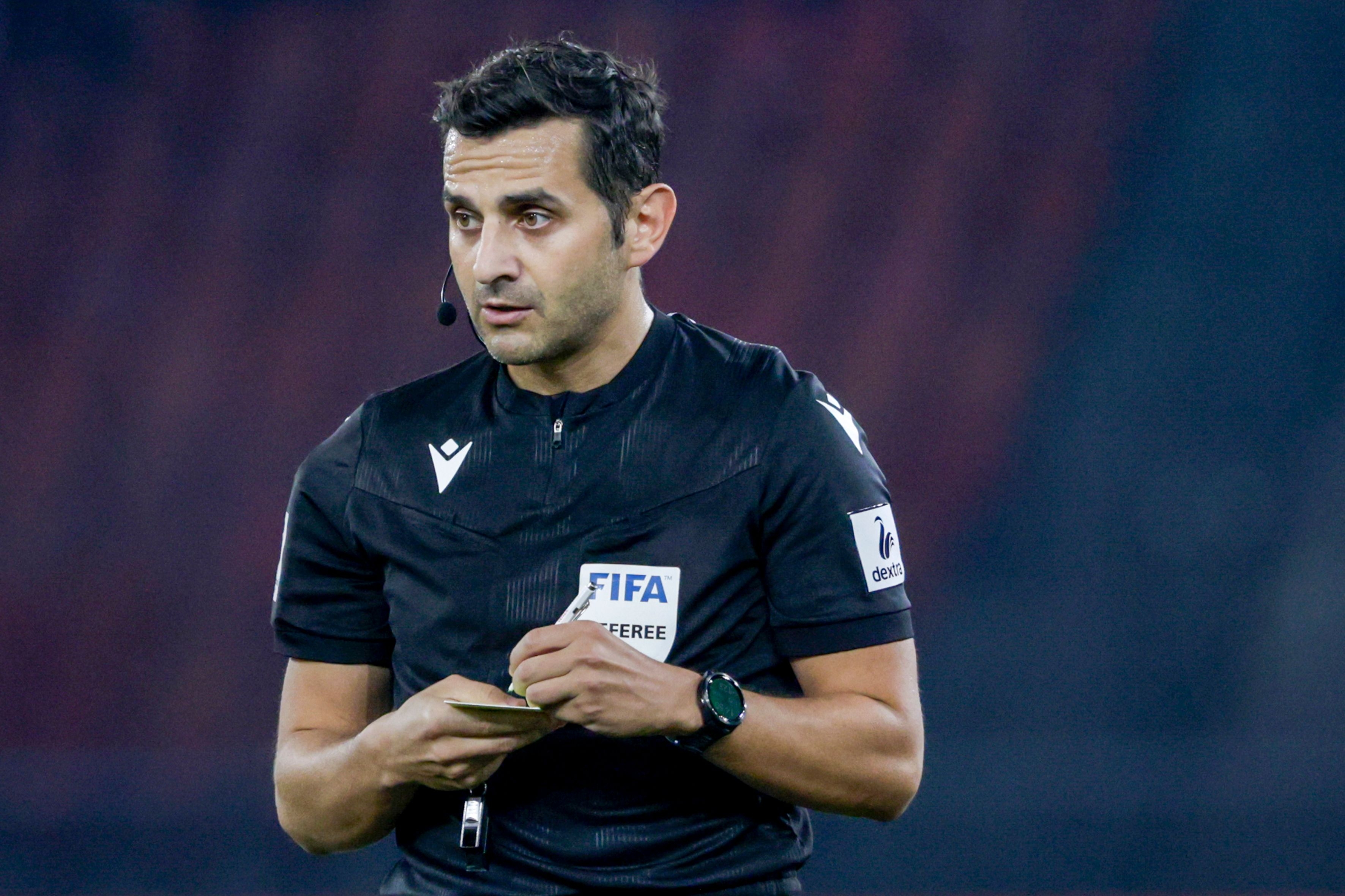 Schiedsrichter Fedayi San hat es als VAR in die Europa-Elite geschafft