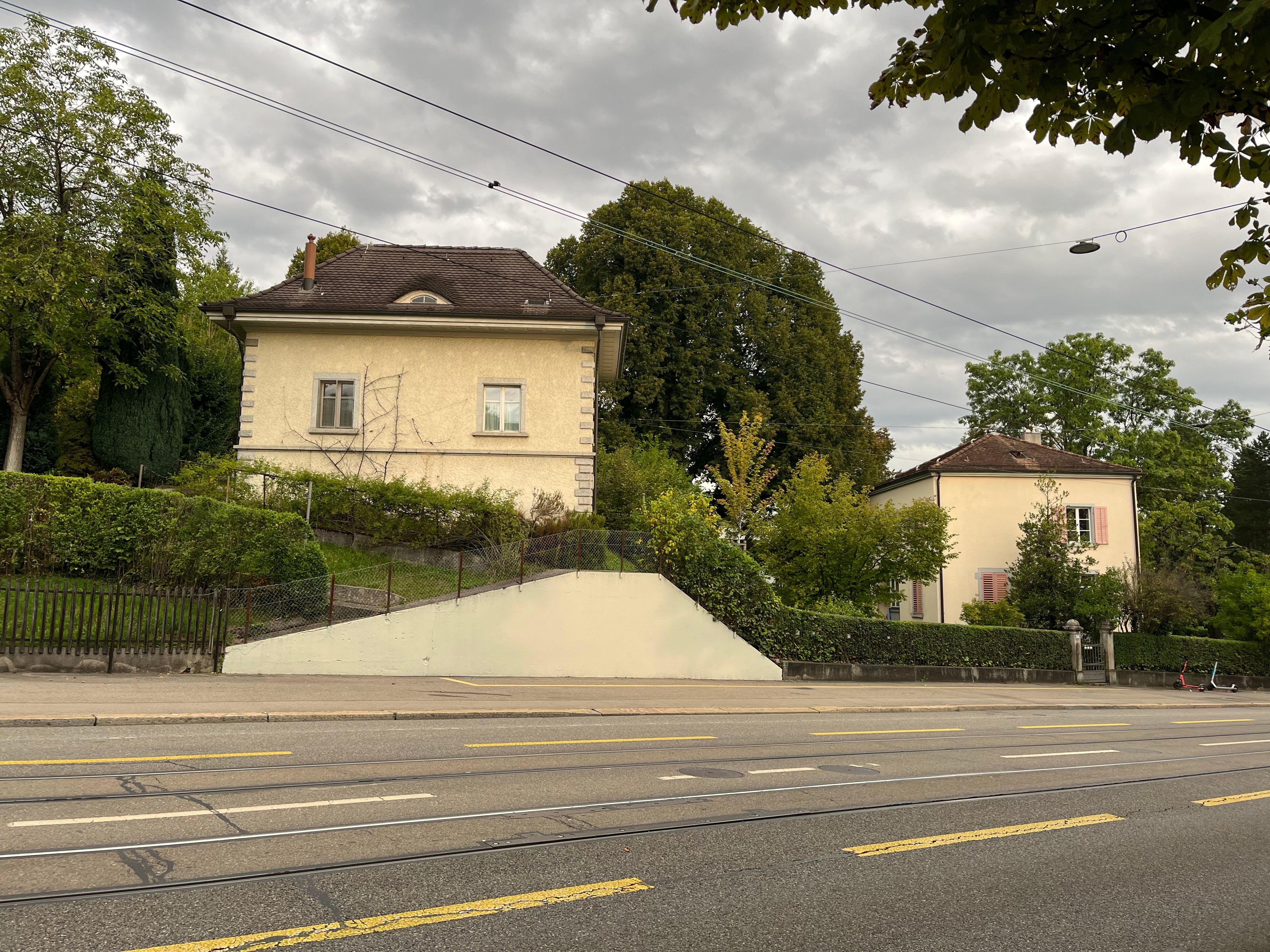 Fast 500 Personen unterstützen Gemeinschaftszentrum beim Albishof