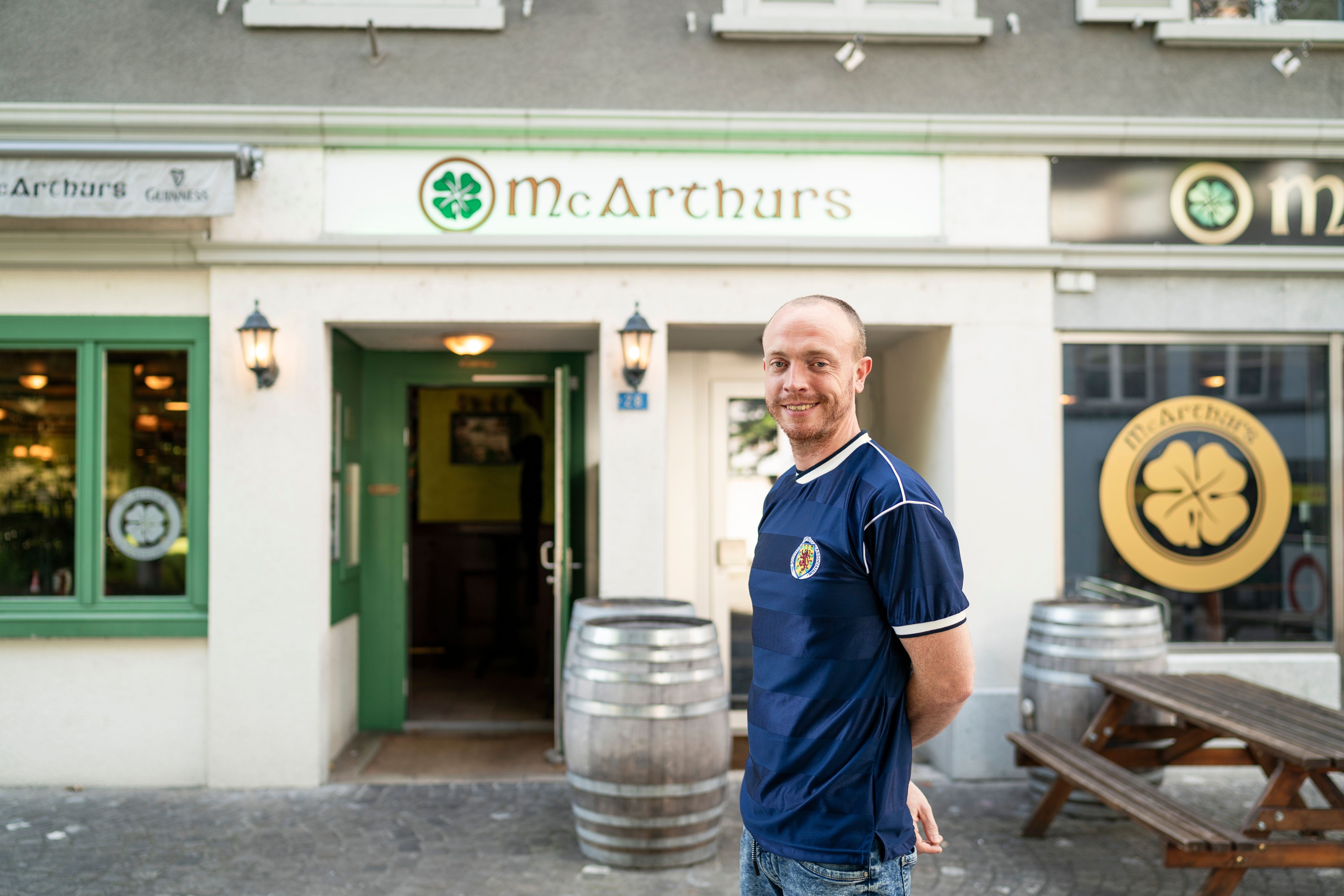 Lenzburg: Pub-Wirt Gary McArthur drückt Schottland die Daumen