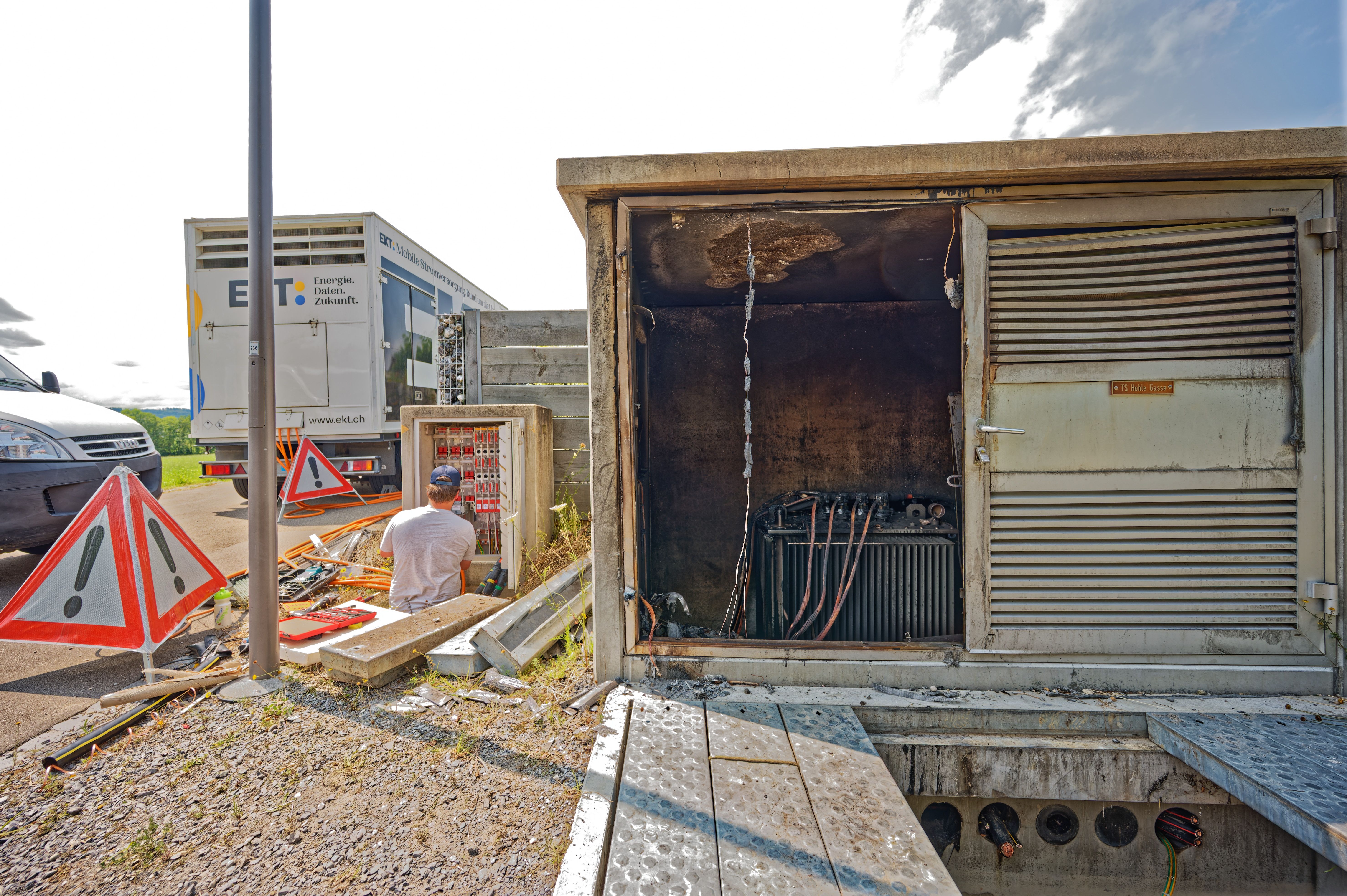 Nach Brand einer Trafostation: Riesiger Generator sorgt für Strom in ...