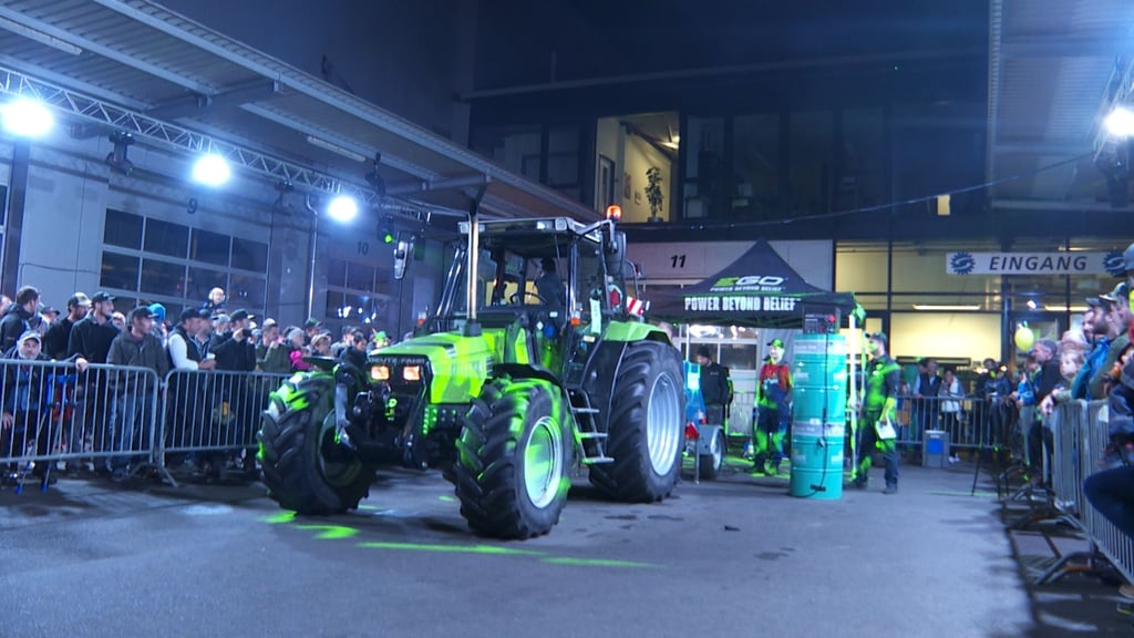 Traktor Power Night in Oberdorf: Grosser Besucherandrang