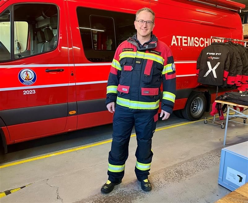 Aargauer Feuerwehren reissen sich um neue Mietuniformen der AGV