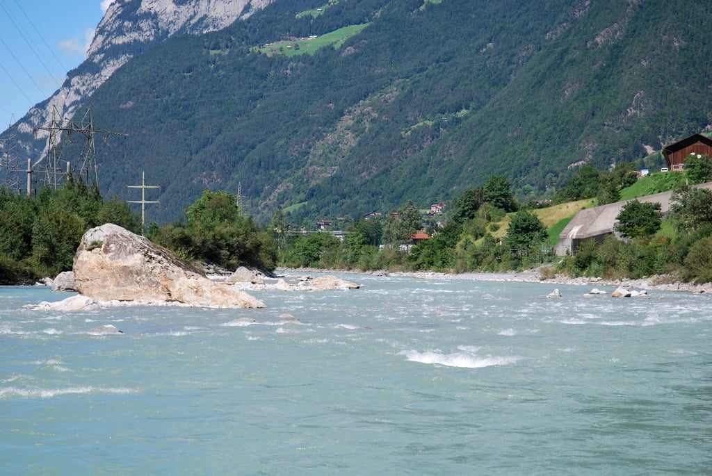 Uferböschungen an der Reuss im Urner Talboden werden gepflegt