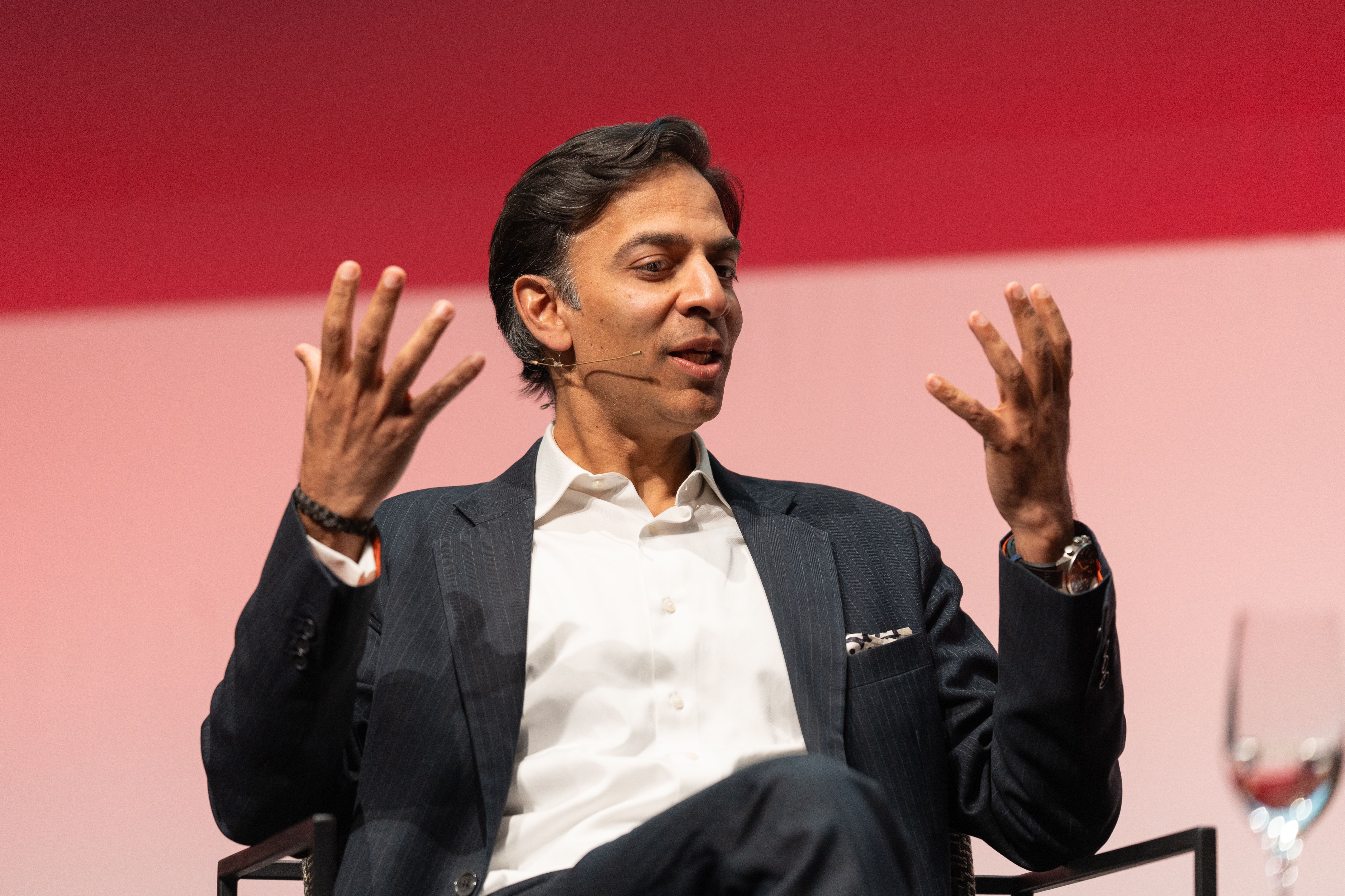 Paradeplatz der Schweiz am Wochenende mit Sahgal, Spohr, Kern und Naef