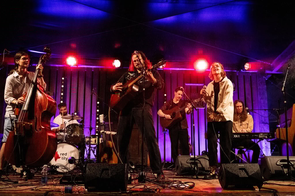 Red Lily: EP «RAW» als Live-Aufnahme