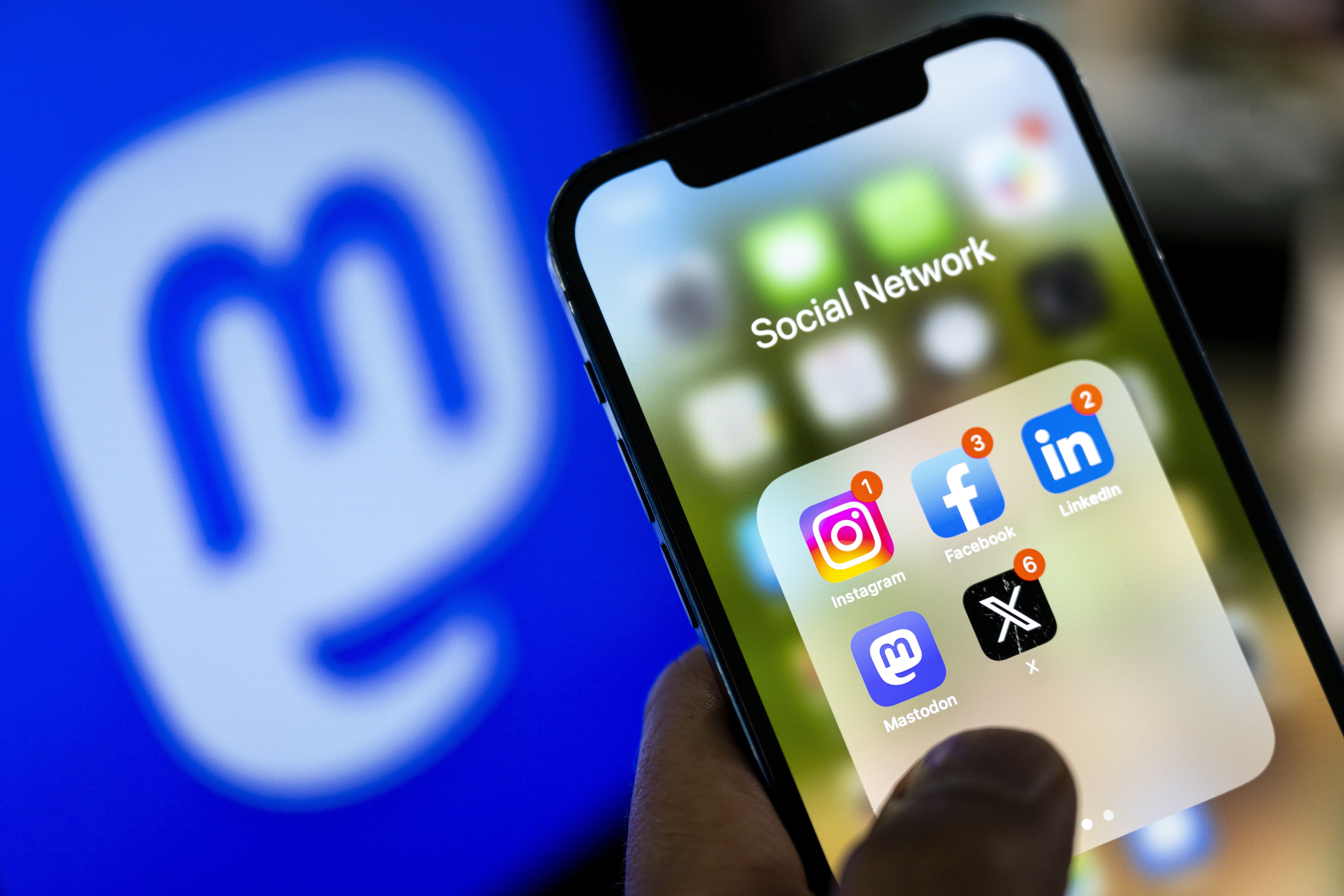 Facebook, Insta und X besteuern? Der Bund denkt darüber nach