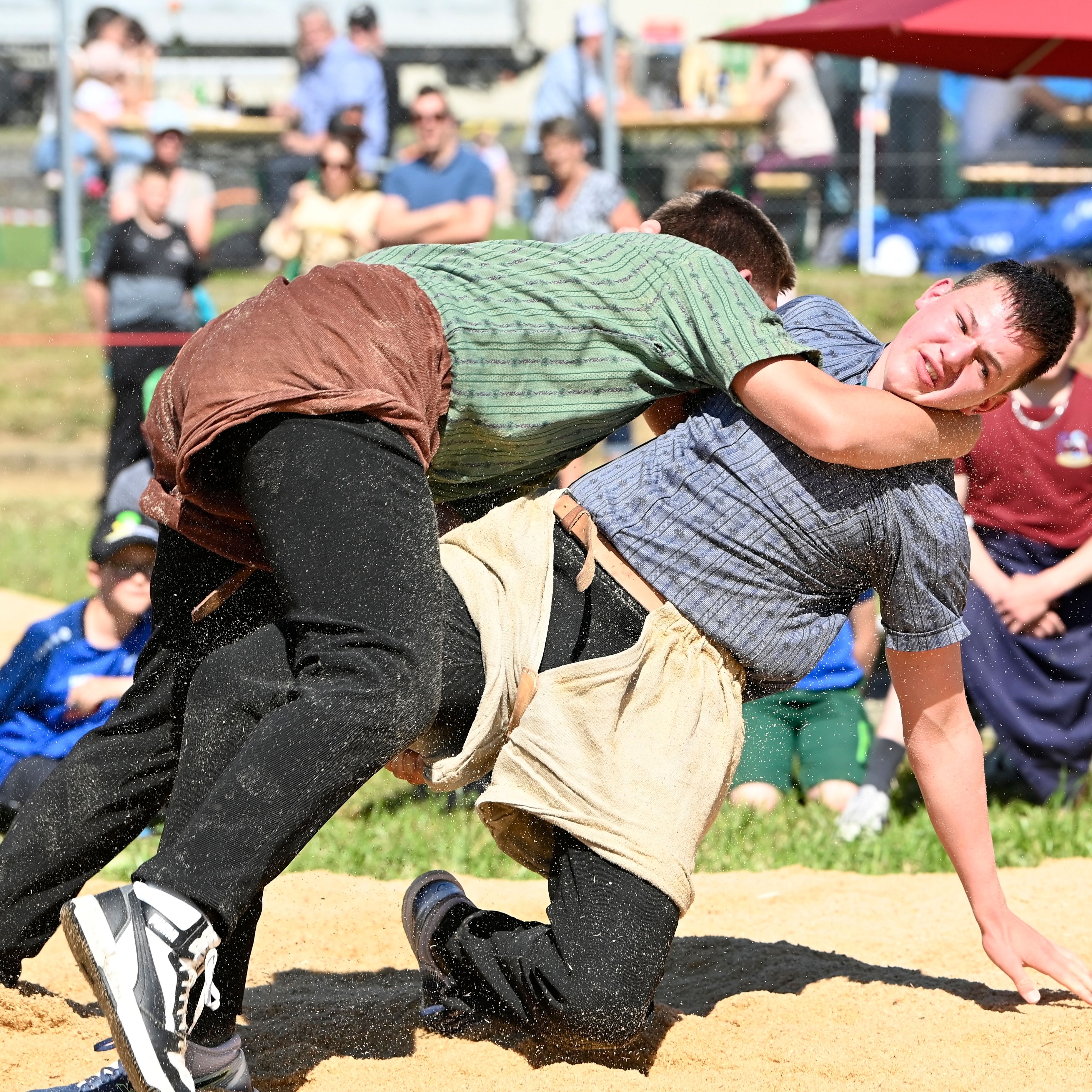 Lengnau: Nick Alpiger gewinnt Abendschwinget, Matti Berchtold im ...