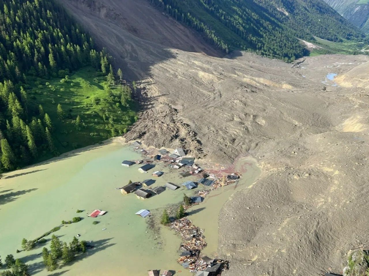 Gewaltiger Gletscherabbruch verschüttet Blatten – Bilder der Katastrophe