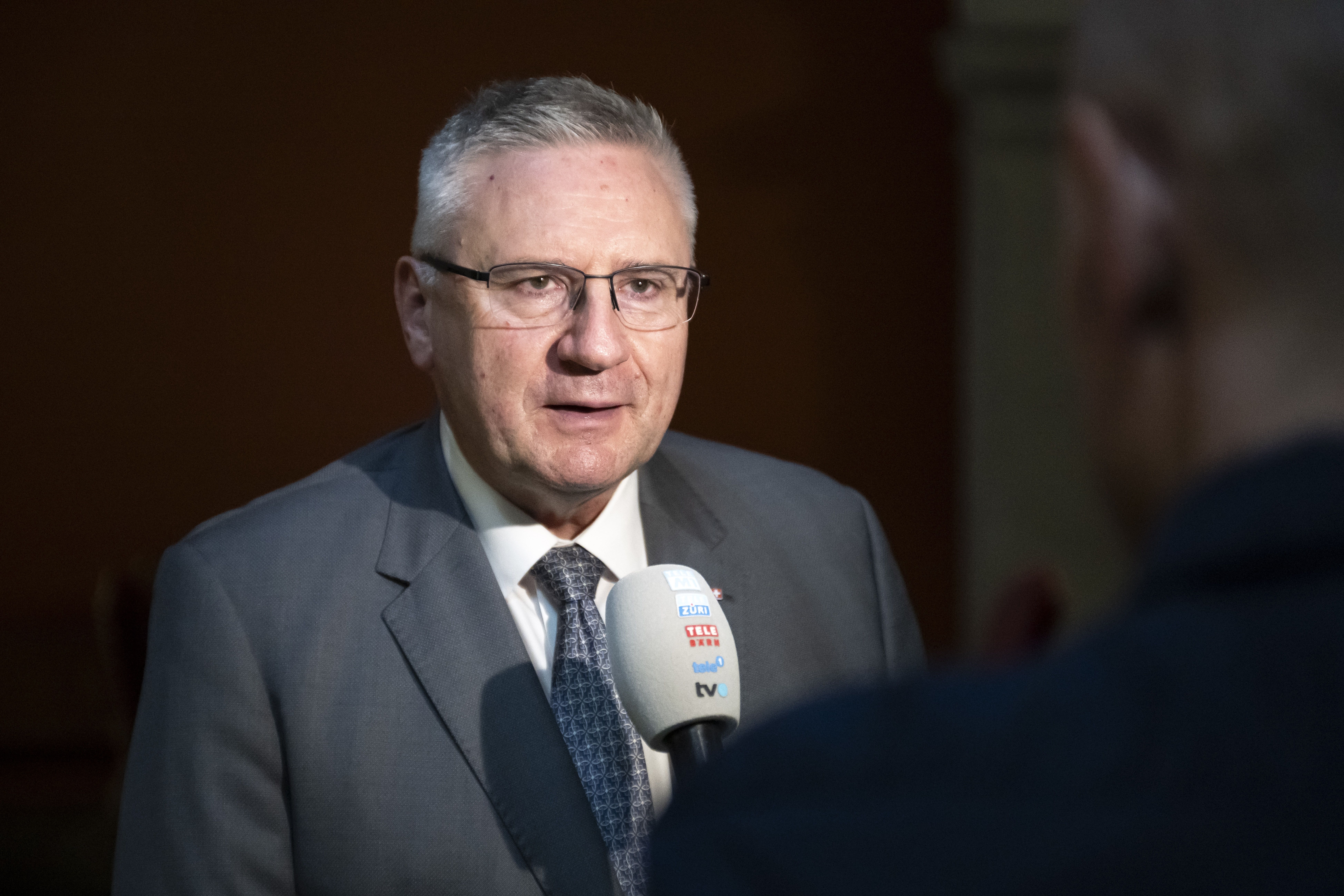 Andreas Glarner lehnt Verbot von Nazisymbolen nach Vorfall in den Alpen ab