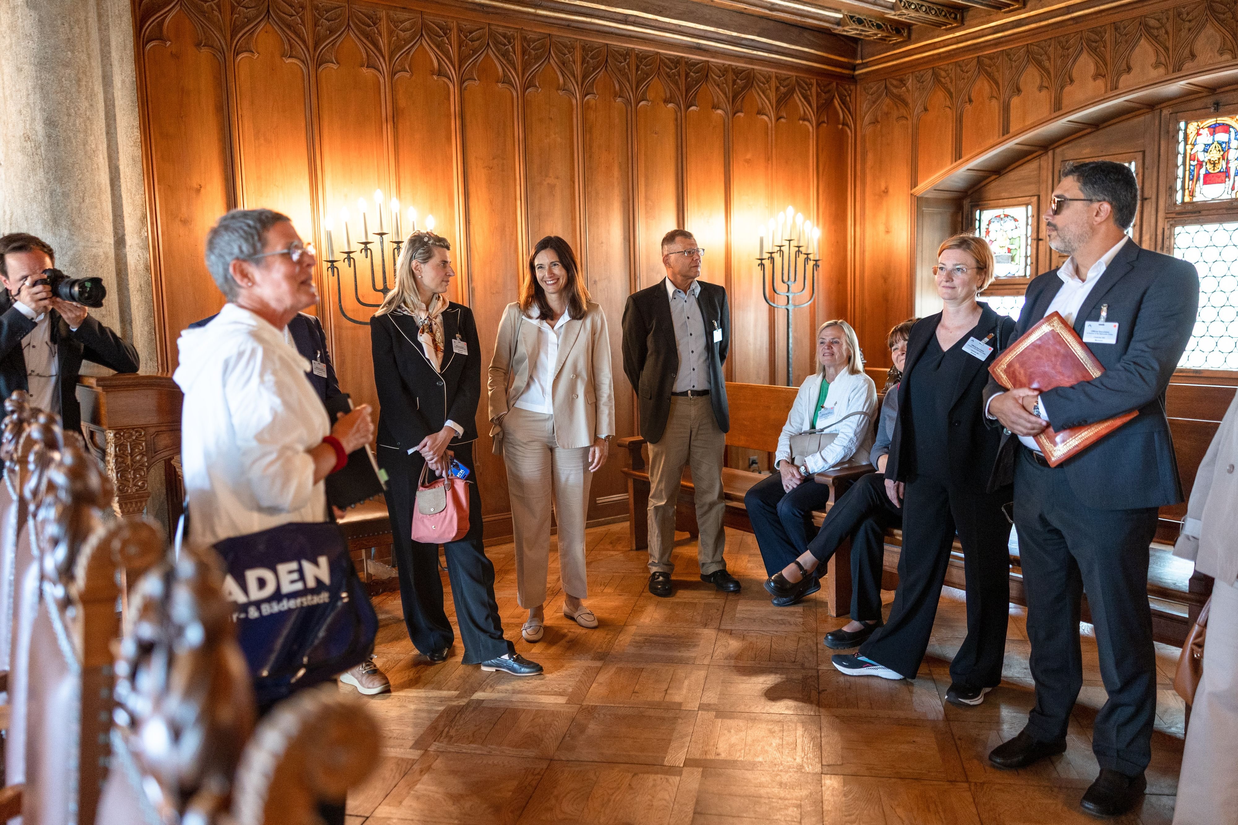 Nationalratspräsidentin Maja Riniker zeigt der Welt, wie offen der ...