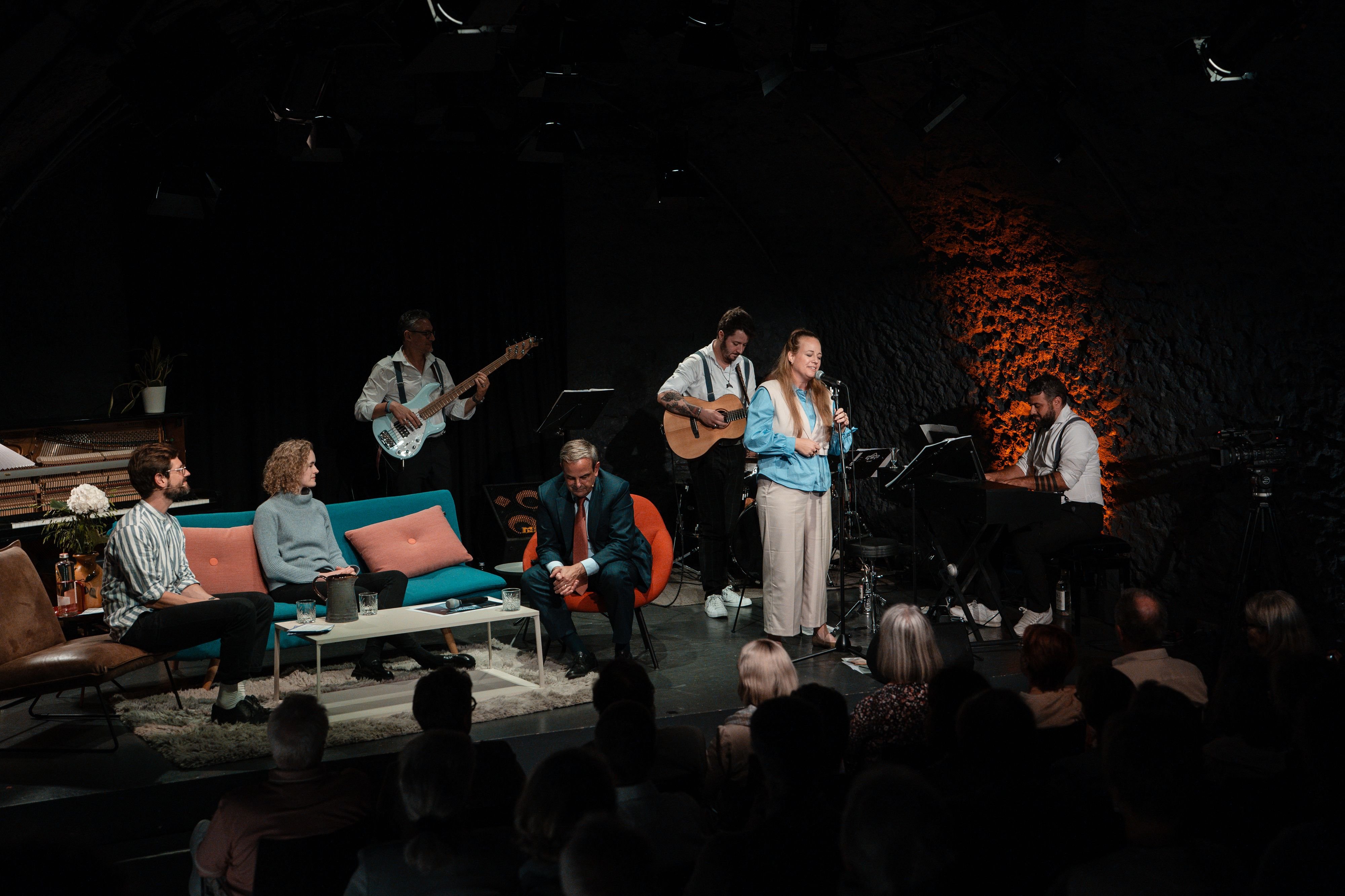 Michelle Kalt und Gerhard Pfister im Burgbachkeller