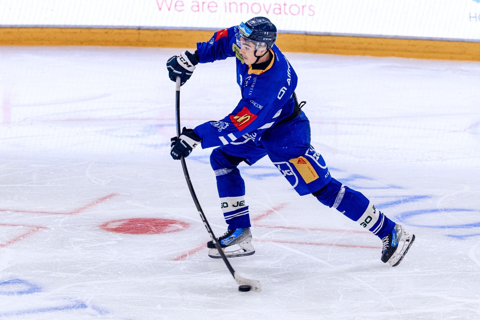 EVZ: Nik Petrovic erhält ersten Profivertrag