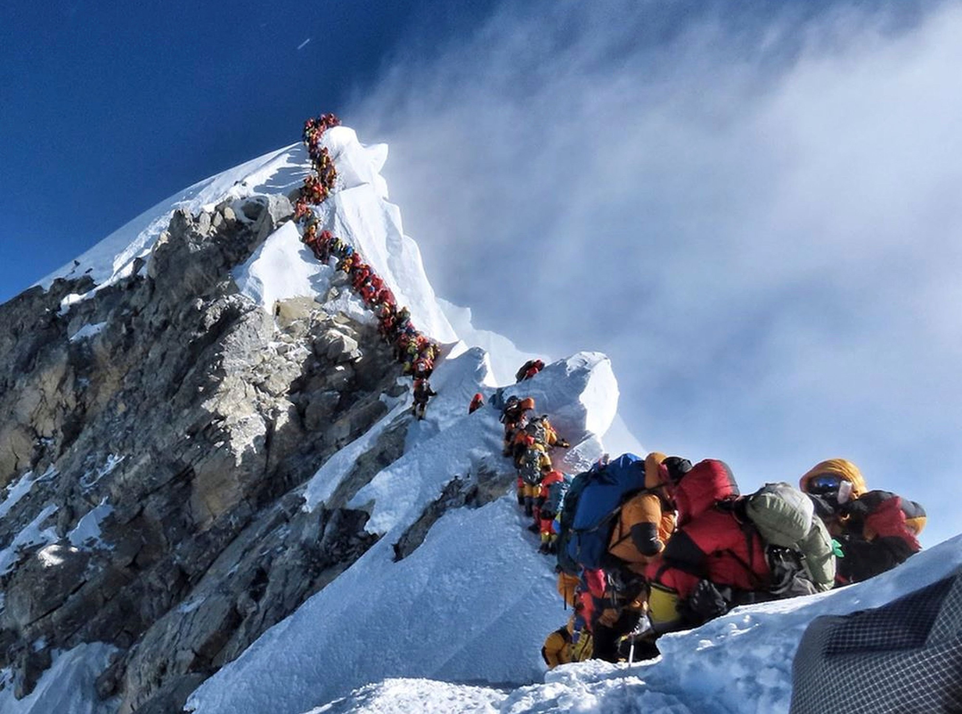 Mount Everest: Nach Schneesturm sitzen fast 1000 Menschen fest