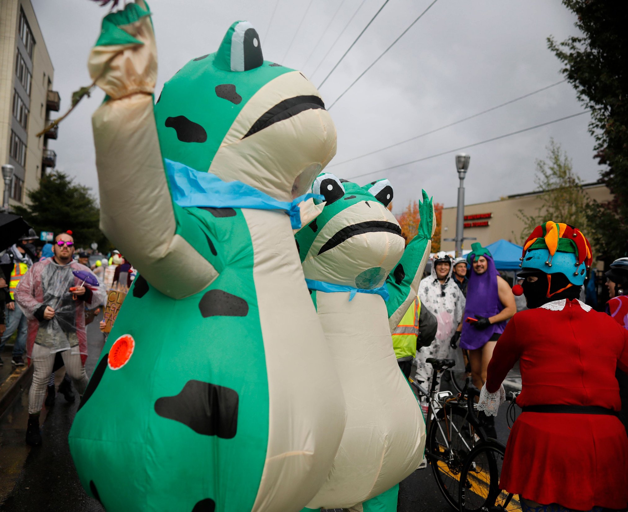 Freedom Frog in Portland: Aufblasbare Kostüme an Anti-ICE-Protesten
