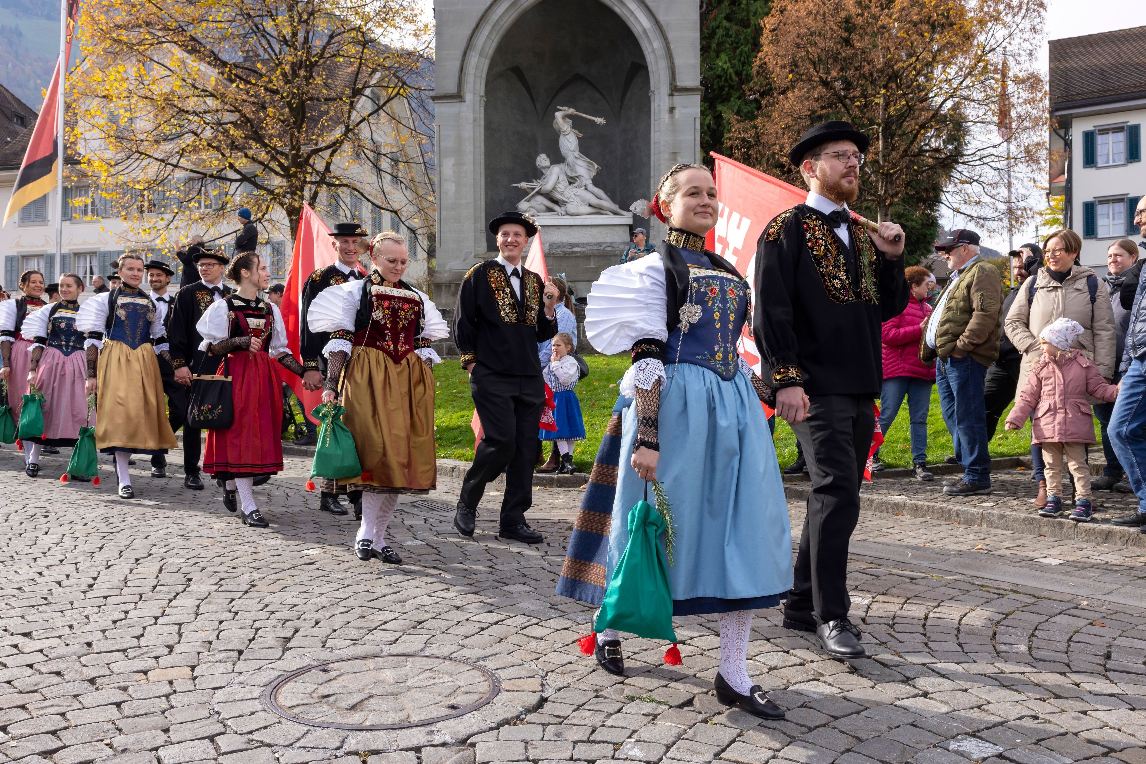 Maturaarbeit Nidwaldner Frauentracht von Salome Bucher