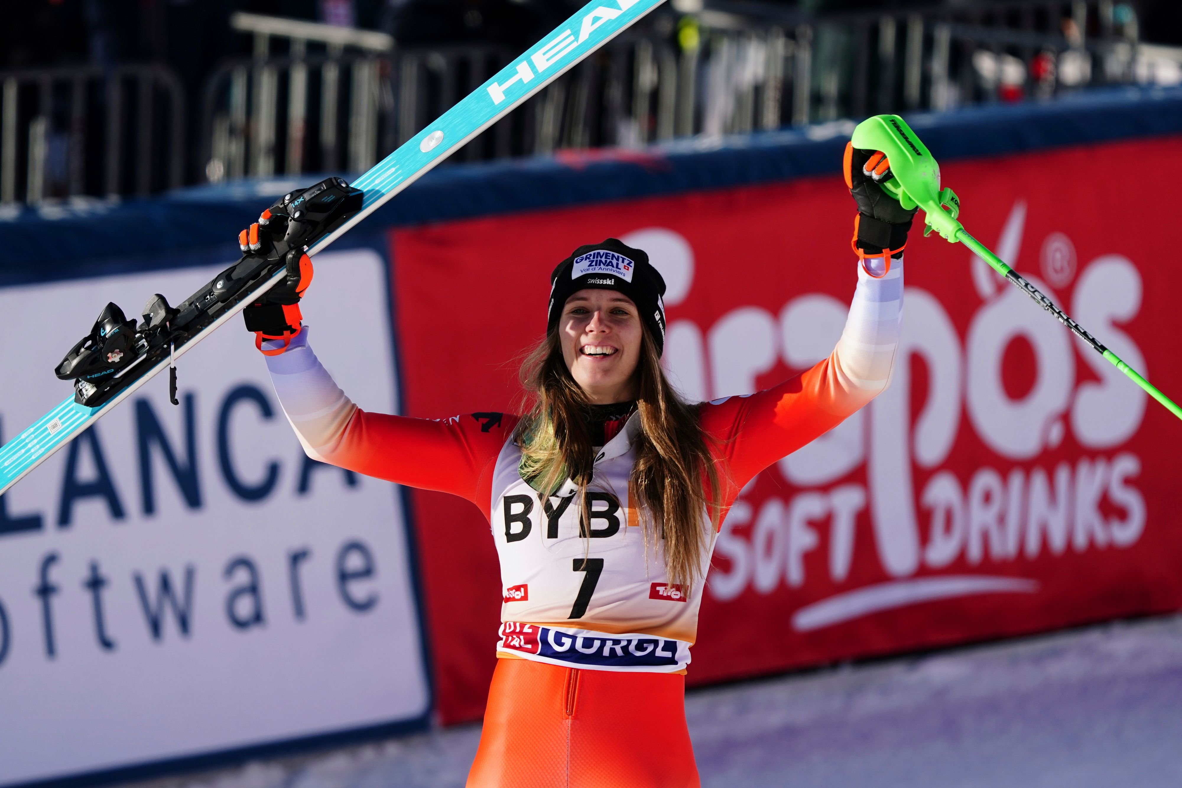 Camille Rast in Gurgl auf dem Podest - Shiffrin siegt überlegen