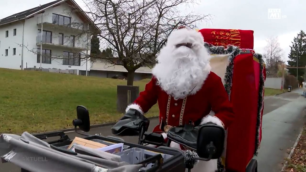 Meisterschwanden: Pöstler als Weihnachtsmann verkleidet