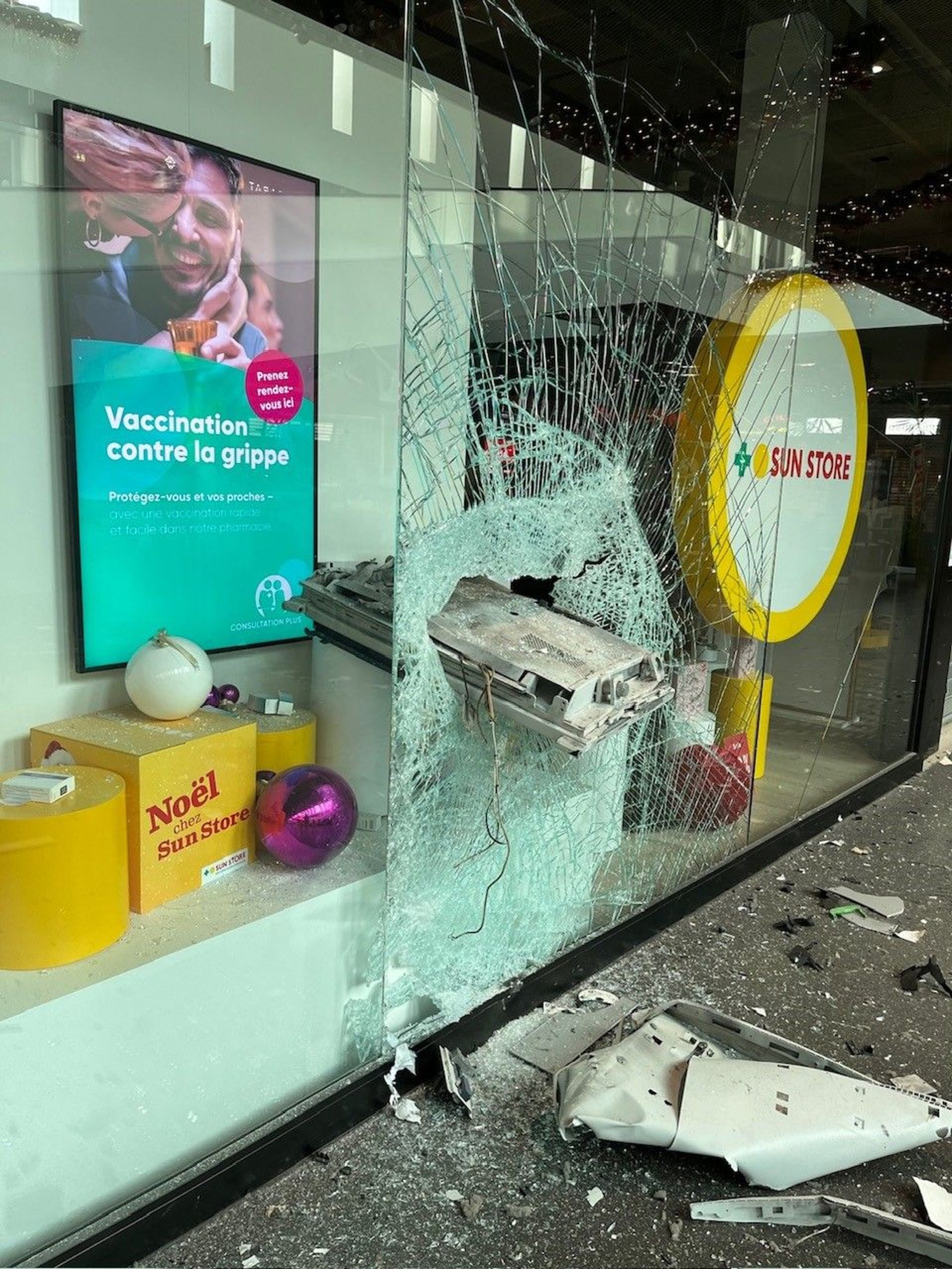 Marin NE: Bancomaten im Einkaufszentrum gesprengt