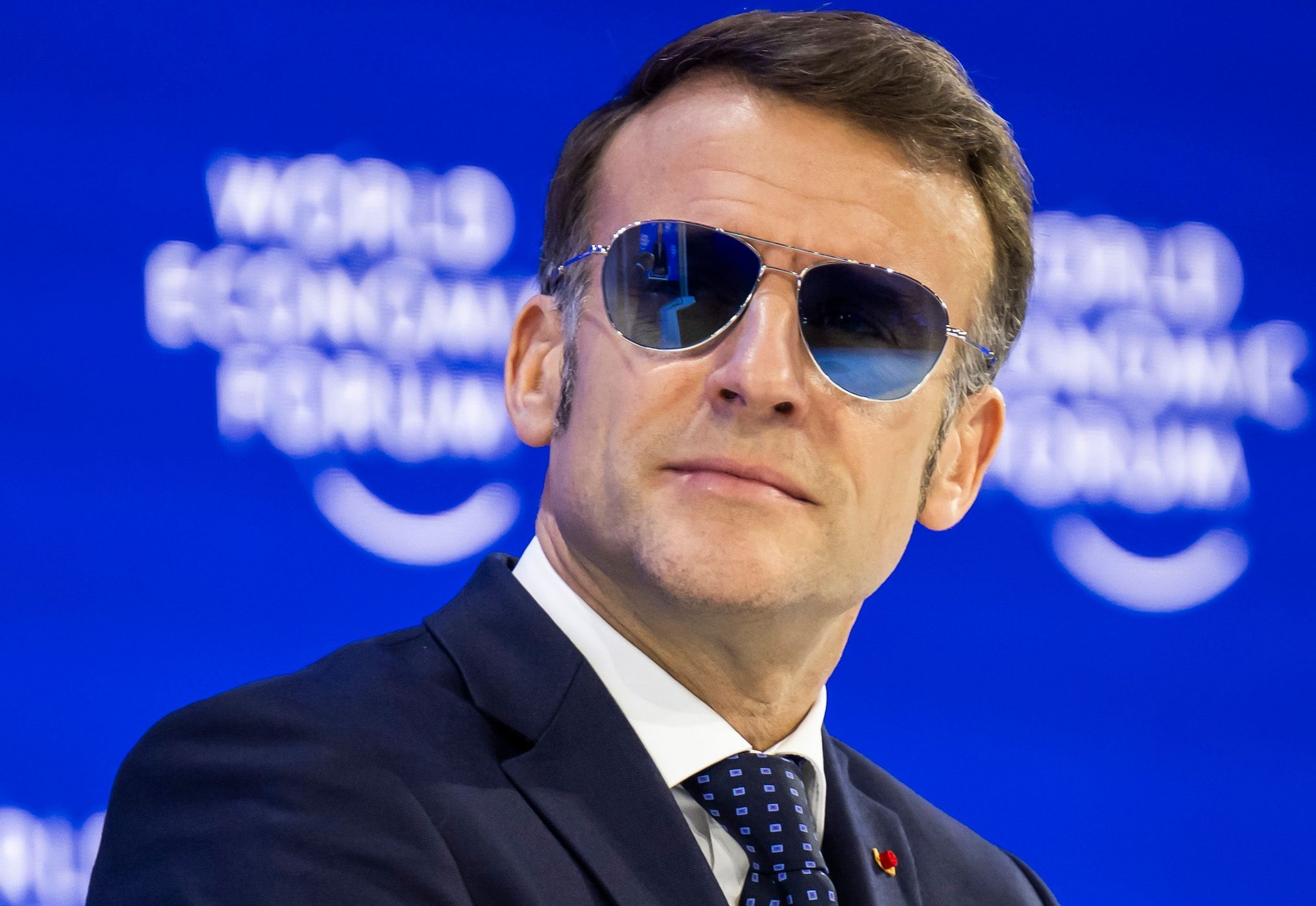 "For sure": Macrons WEF-Auftritt mit Sonnenbrille ist ein Hit